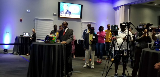 殷格斯競選奧蘭多市長 挑戰現任戴爾 華裔助陣 - 世界新聞網