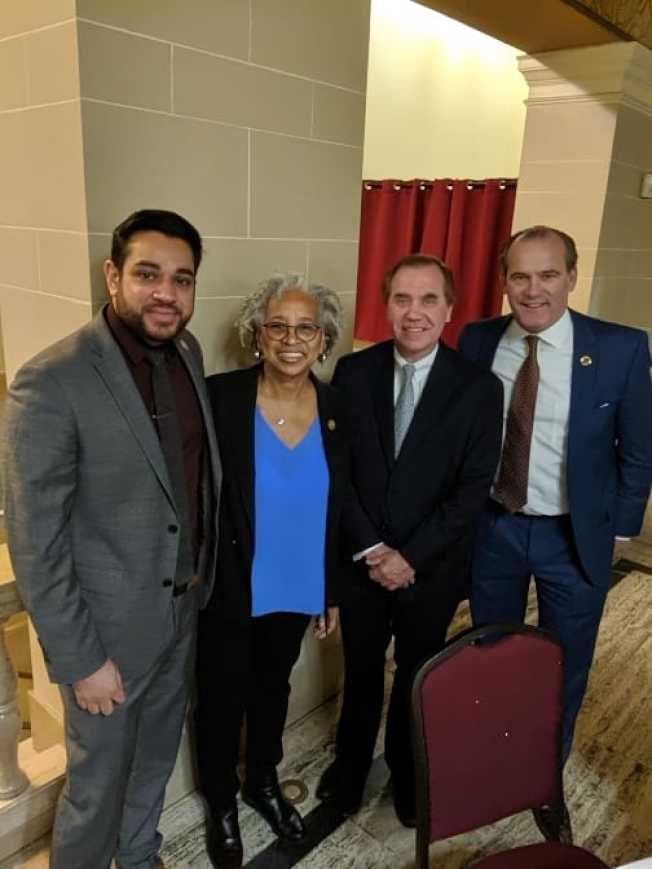 愛迪生市議會 首見非裔女主席 - 世界新聞網